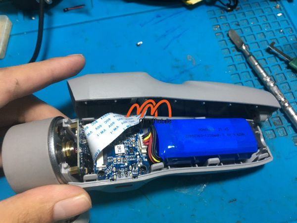 Thay Pin Tay Cầm Chống Rung Zhiyun Smooth Q3 – Min Mobile