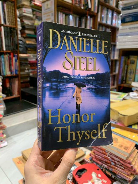 Honor Thyself - Danielle Steel – Momo Bookstore
