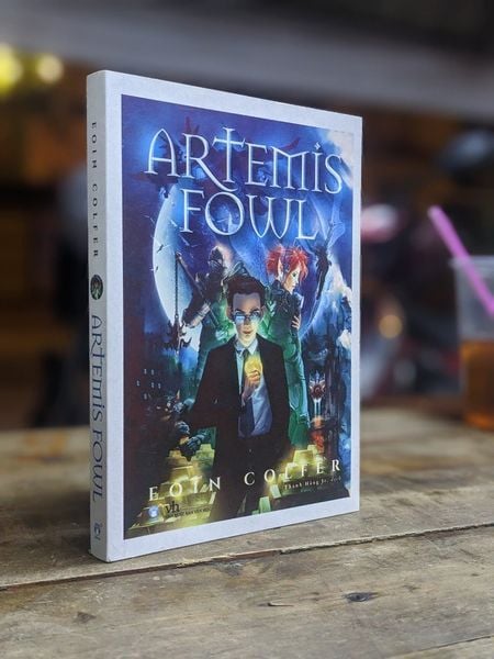 Artemis Fowl - Eoin Colfer – Momo Bookstore