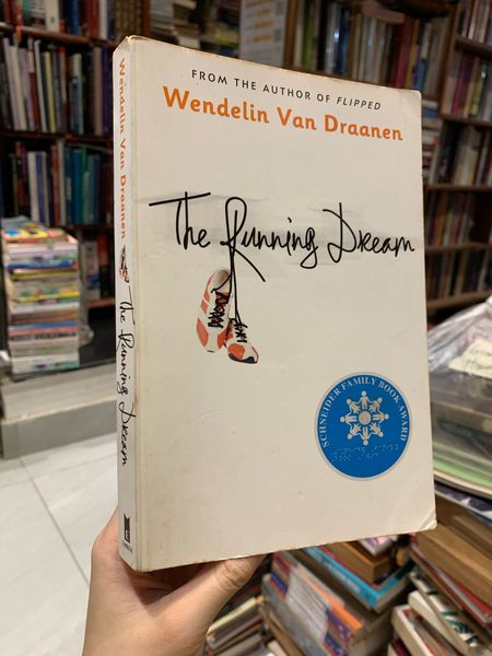 THE RUNNING DREAM - Wendein Van Draanen – Momo Bookstore