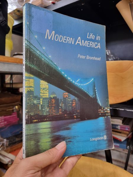 LIFE IN MODERN AMERICA - Peter Bromhead – Momo Bookstore
