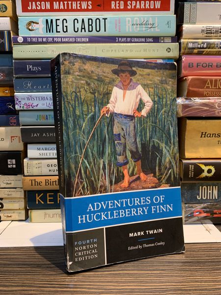 ADVENTURE OF HUCKLEBERRY FINN - Mark Twain – Momo Bookstore