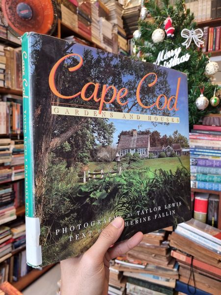 Cape Cod : Gardens and Houses - Photography by Taylor Lewis | Text by – Momo Bookstore