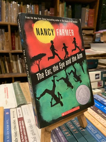 The Ear, the Eye and the Arm - Nancy Farmer – Momo Bookstore