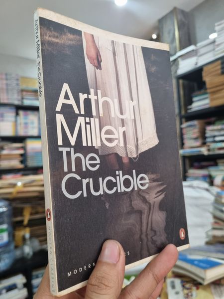 THE CRUCIBLE - Arthur Miller (Penguin Modern Classics) – Momo Bookstore