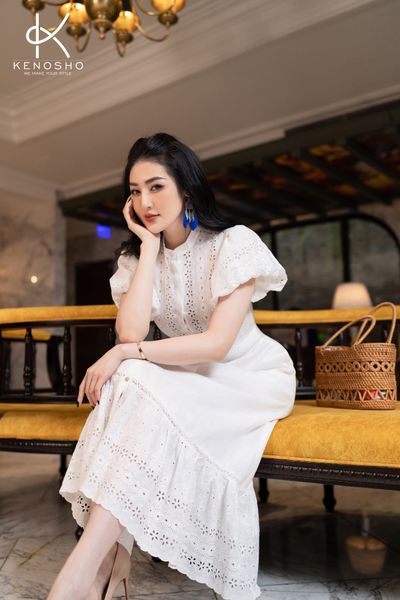 Đầm Linen Trắng Cổ Tàu Thêu Ren - Duyên Dáng, Thanh Lịch / Kenosho