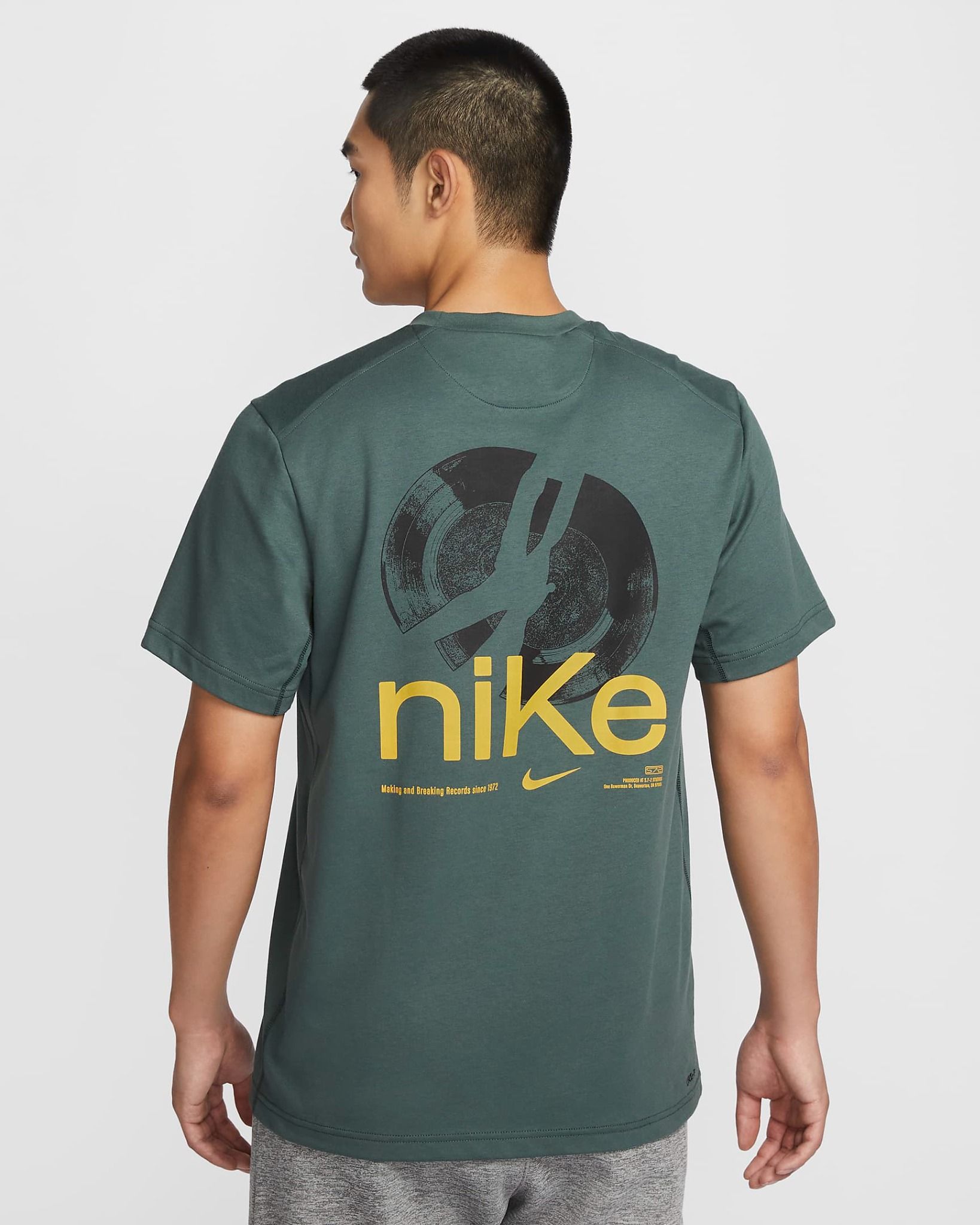 Nike - Áo Tay Ngắn Thể Thao Nam Primary Studio '72 Men'S Dri-Fit Short ...