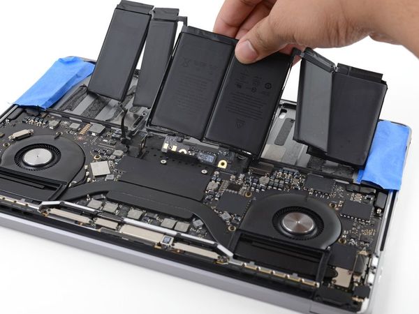 Thay pin Macbook Pro 13 inch 2020 Chip intel TouchBar chính hãng ...