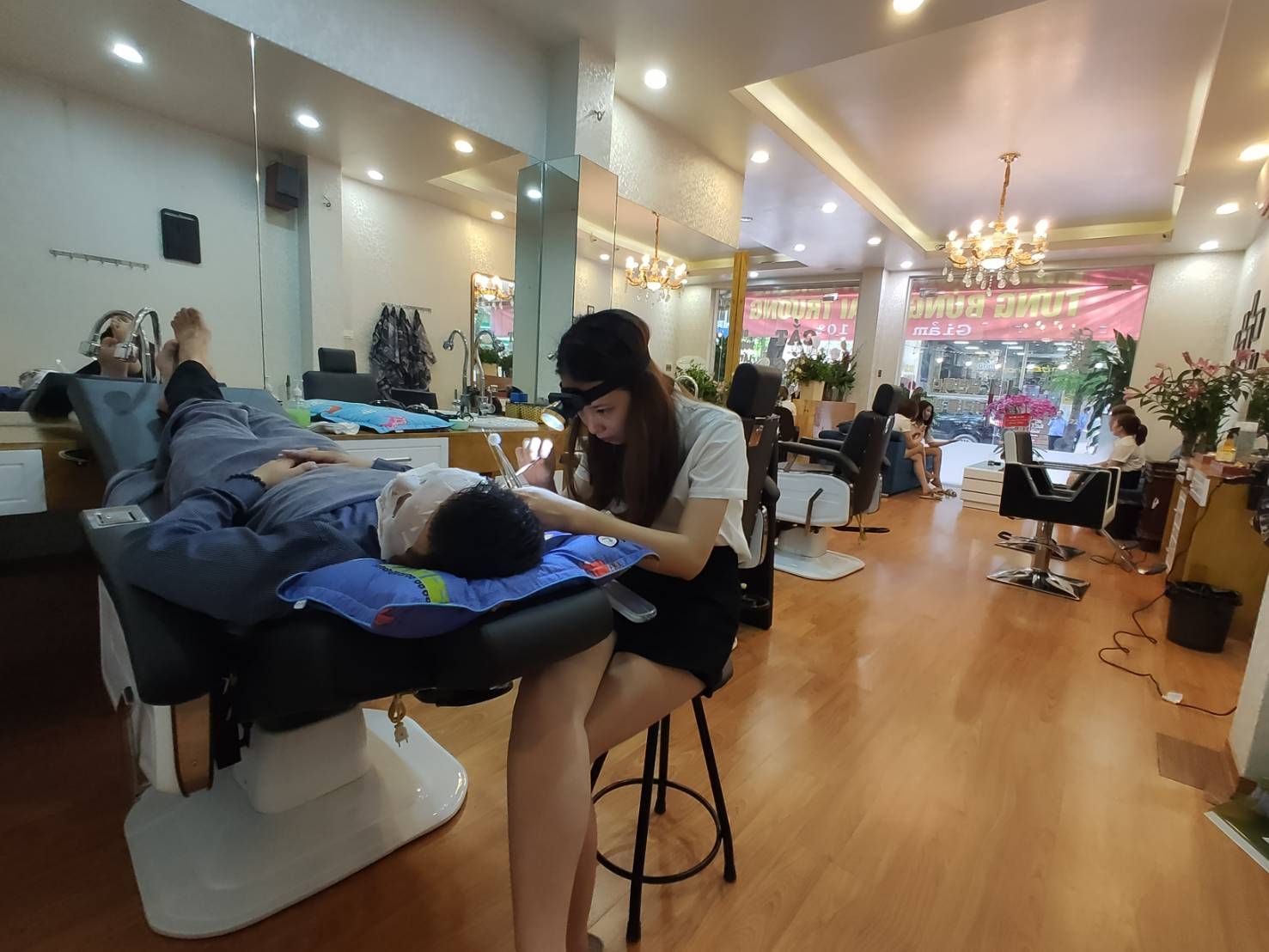 Loa nhà hàng: goldsound lắp đặt cho Adam Baber Shop. Nguỵ Như Kon Tum ...