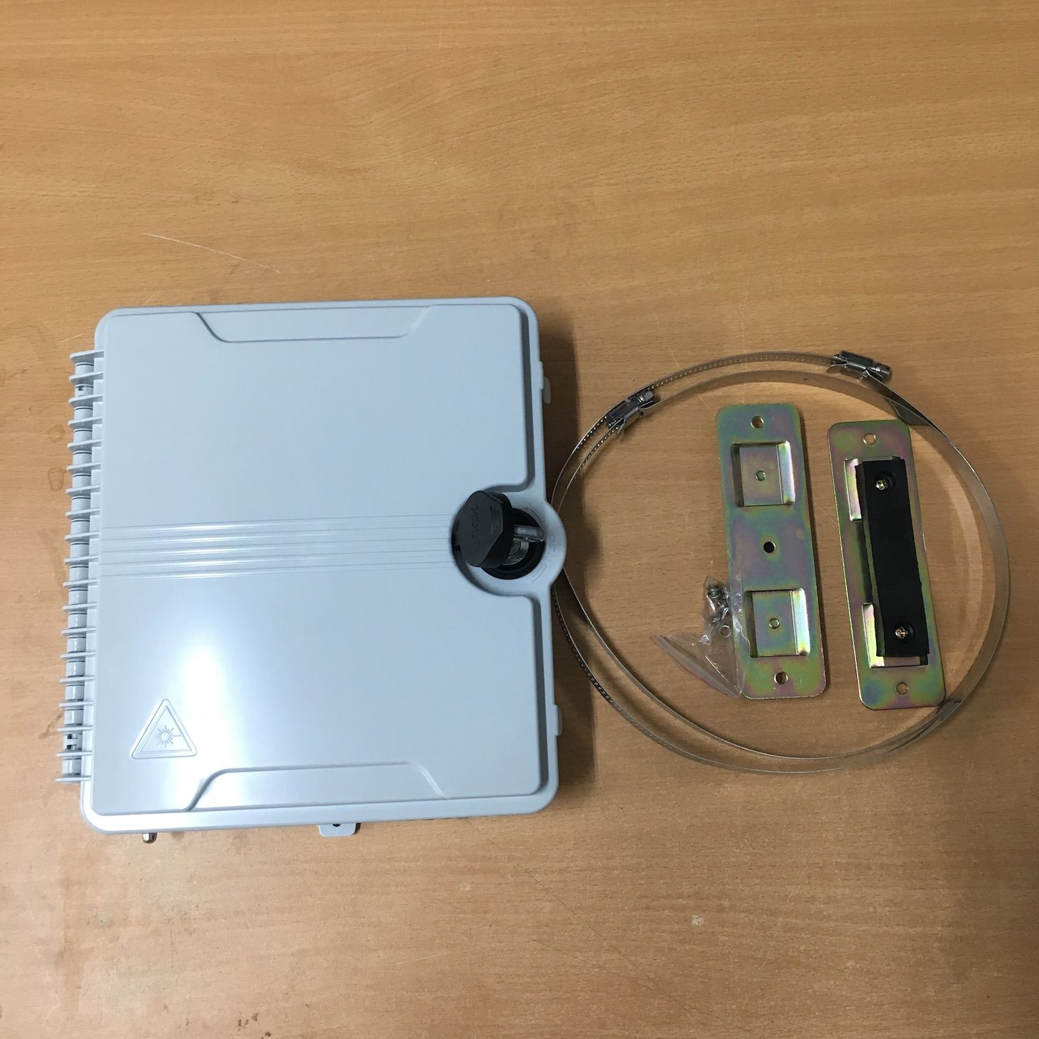 Hộp ODF bằng nhựa OTB 12FO – Công ty TNHH Công Nghệ Quang Lâm