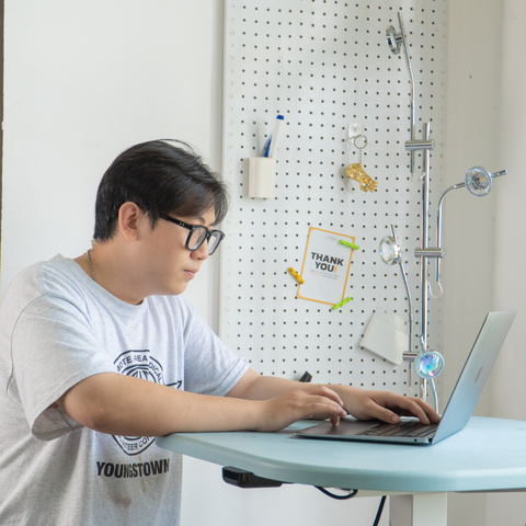 Bàn nâng hạ tự động 9SPACE- NIKO Mini – Vài Thứ Hay