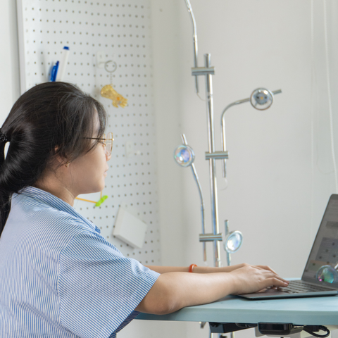 Bàn nâng hạ tự động 9SPACE- NIKO Mini – Vài Thứ Hay