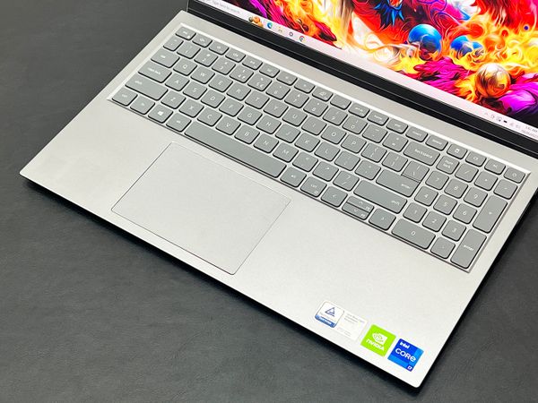 Dell Inspiron 5518 Core i7-11390H 16GB 512GB MX450 FHD – EDG.VN