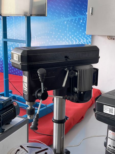 Máy khoan bàn hồng ký phiên bản tiết kiệm KBE120C