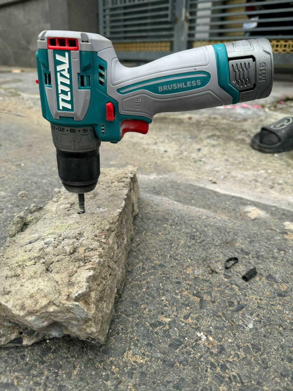 Bộ máy khoa vặn vít dùng pin 16V Total TDLI16682 - Hiệu Suất Mạnh Mẽ,