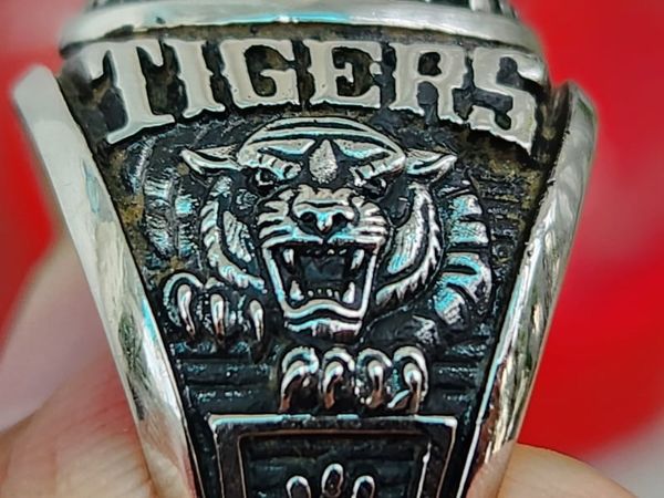nhẫn mỹ xưa hợp kim tiger năm 1982 – Sưu tầm hàng Tốt