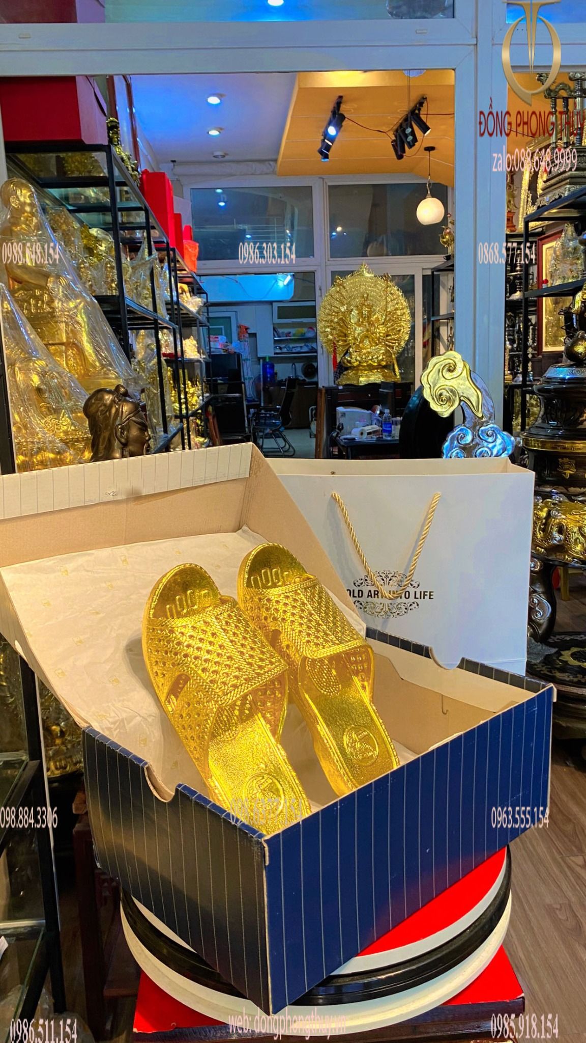 Dép tổ ong dát vàng – Đồng Phong Thủy