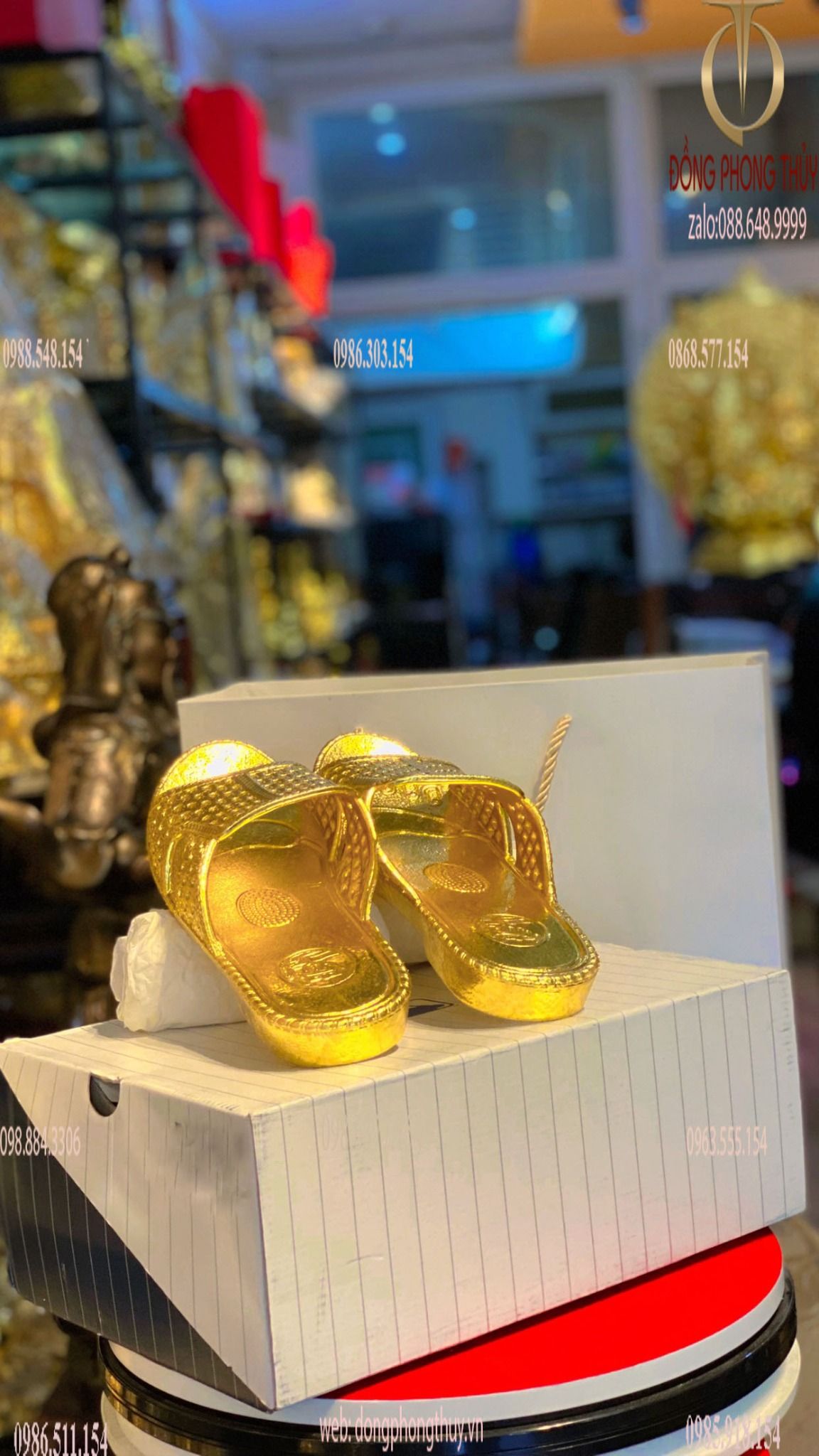 Dép tổ ong dát vàng – Đồng Phong Thủy