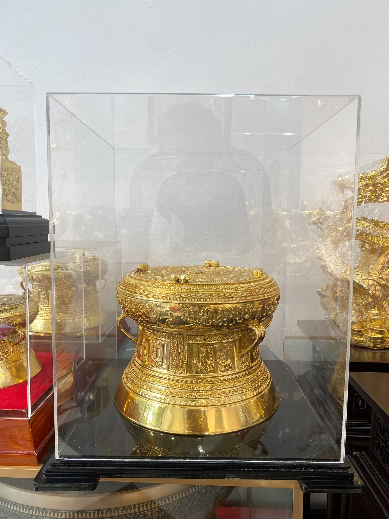 Quả trống đồng đường kính 25cm dát vàng 24k kèm đôn hộp – Đồng Phong Thủy