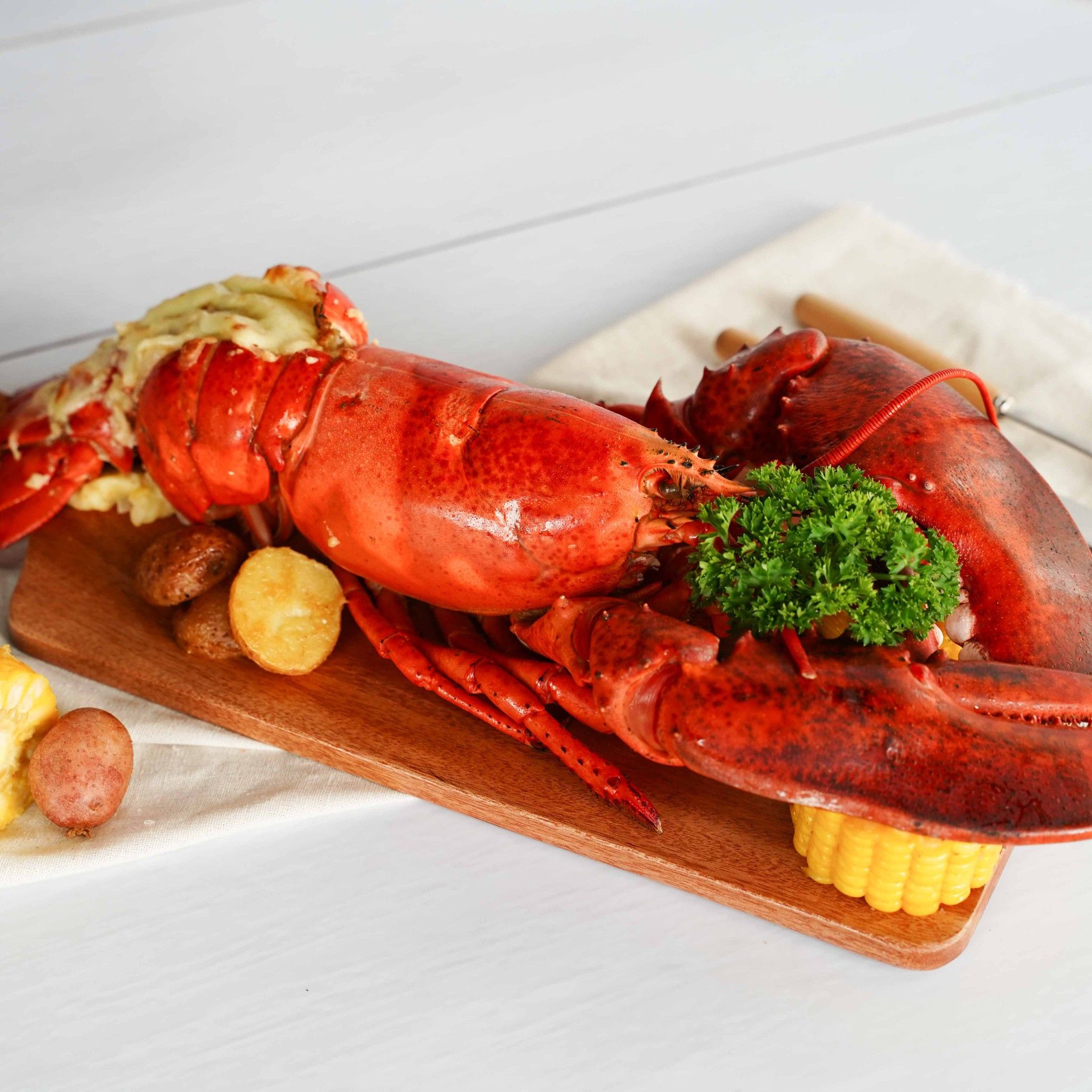 Tôm Hùm Alaska Sống Đút Lò – Lobster Bay