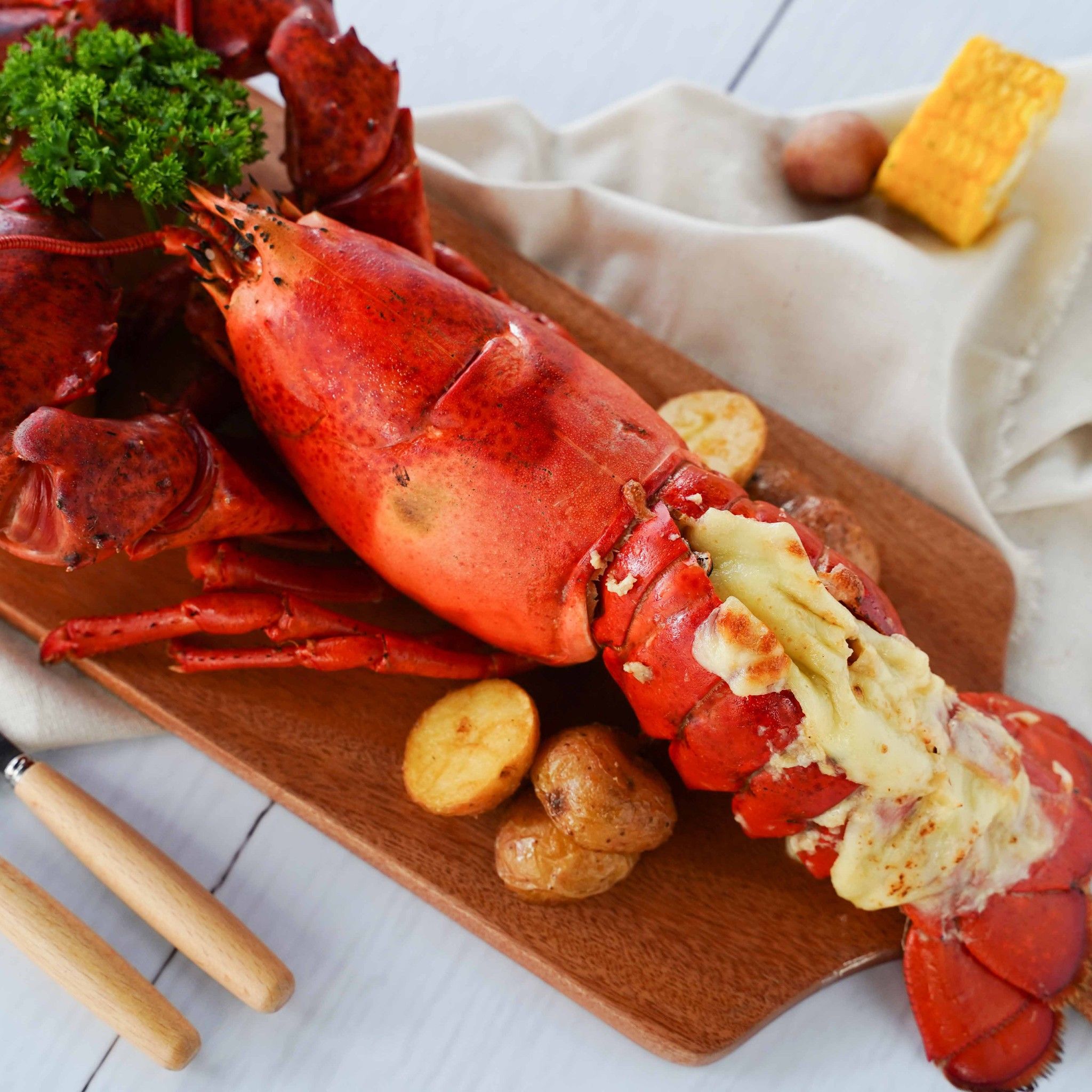 Tôm Hùm Alaska Sống Đút Lò – Lobster Bay