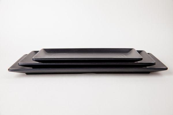 Dĩa Chữ Nhật Có Đế Đen Nhám Fataco – Gia Dụng Hoàng Việt