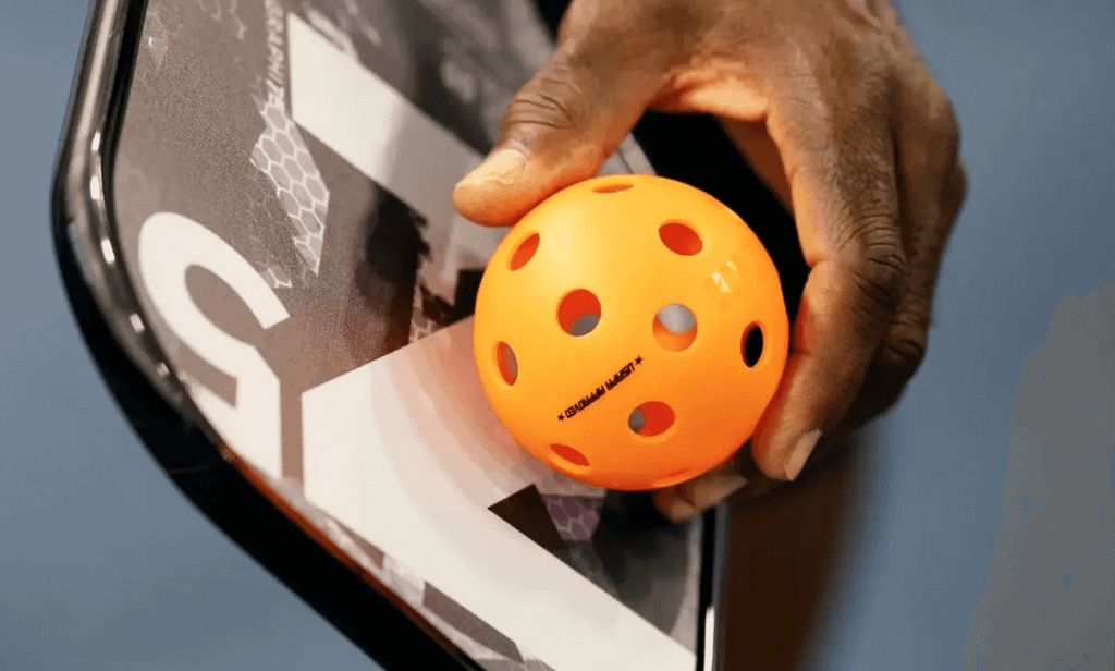 Bóng Pickleball ONIX Fuse dùng chơi trong nhà