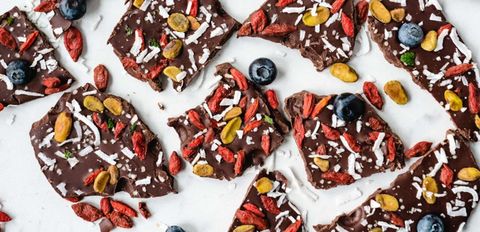 2 cách làm socola bark - socola thanh vừa đơn giản vừa đẹp mắt