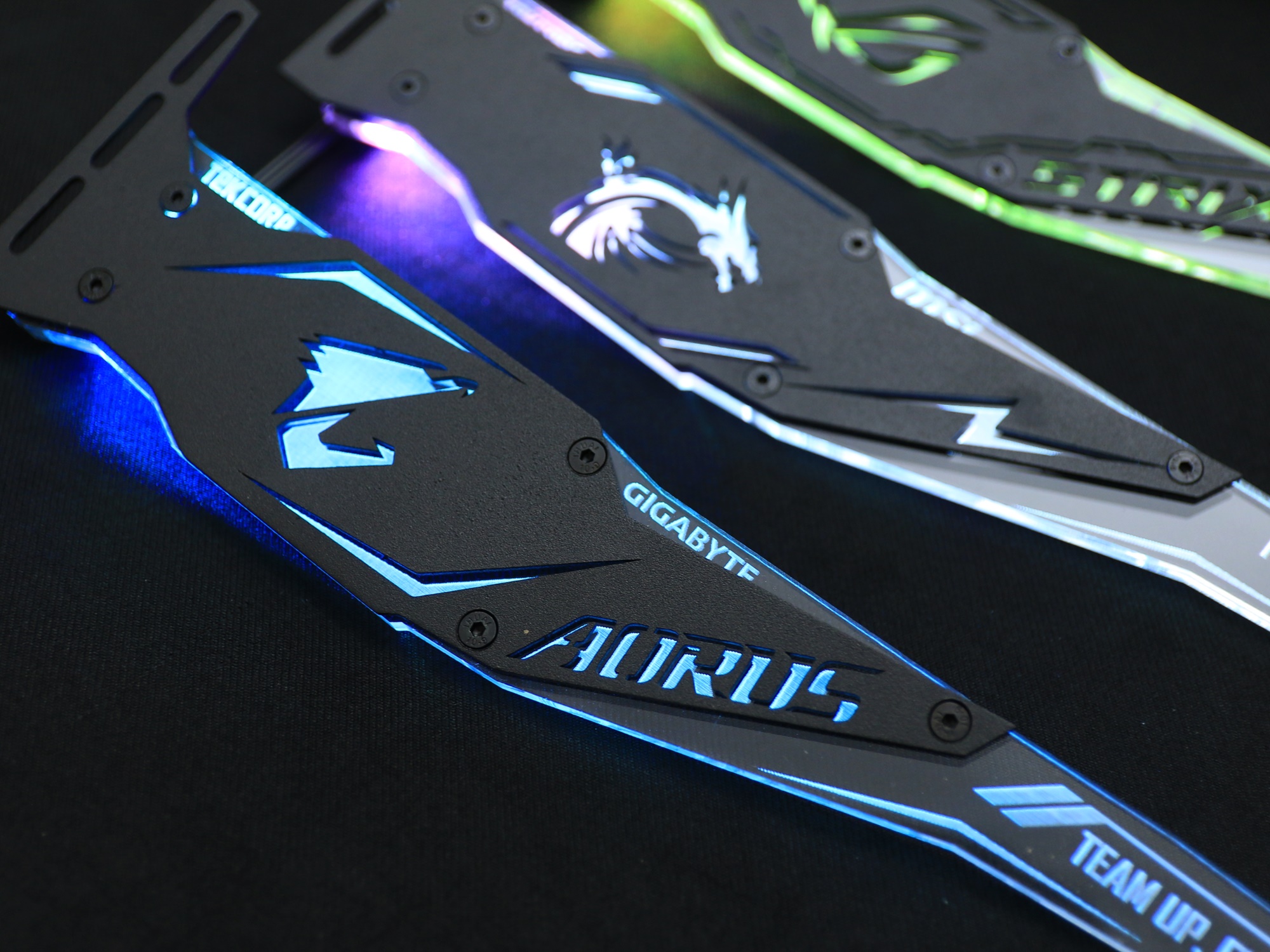 Giá đỡ VGA TEKCORE STEEL - LED DIGITAL RGB