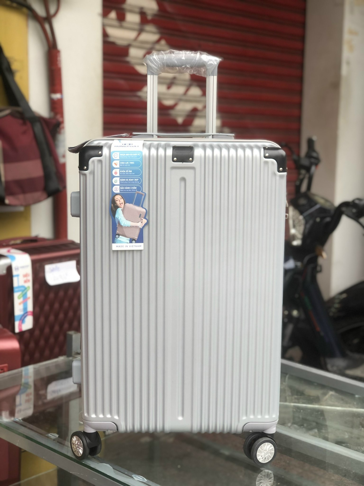 Vali 24in nhựa bạc 607