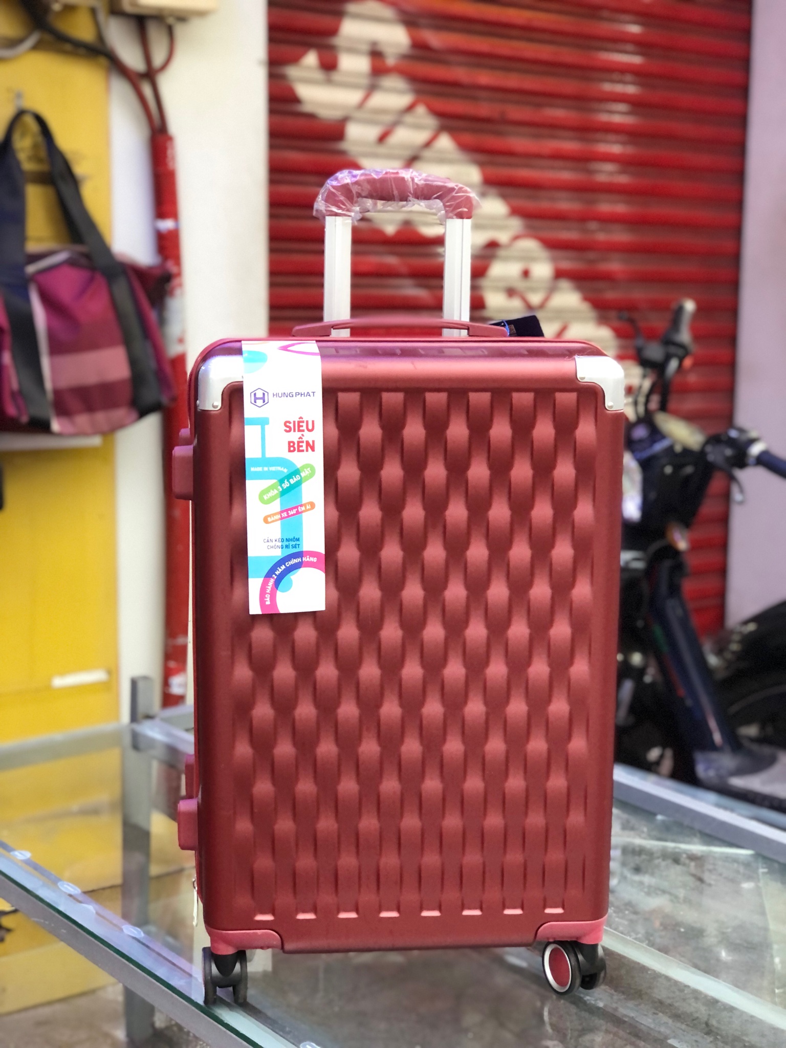 Vali 24in nhựa đỏ đô 522