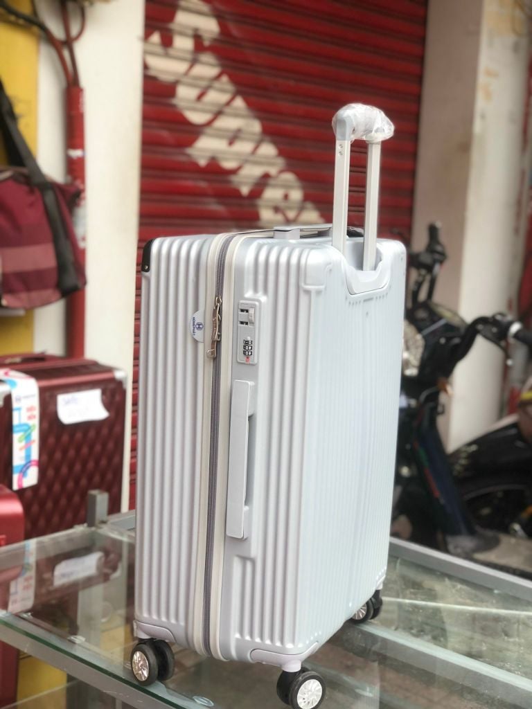 Vali 24in nhựa bạc 607