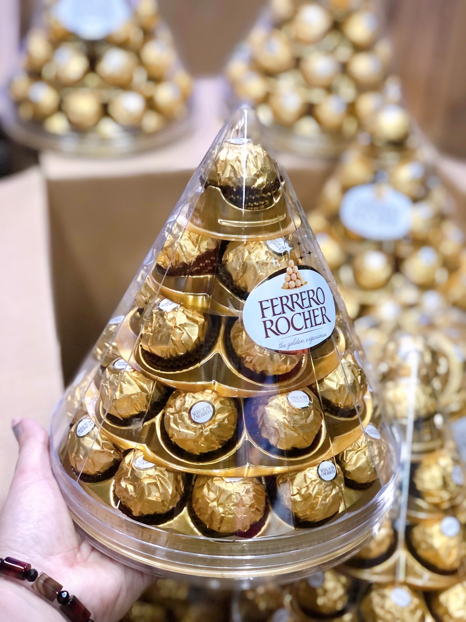 Kẹo Socola Ferrero Rocher Cone 350g Hình Tháp 28 viên ý