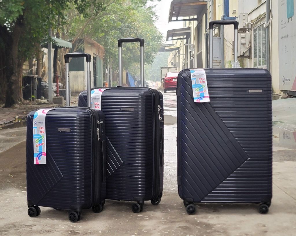 Vali 24in nhựa đen 662