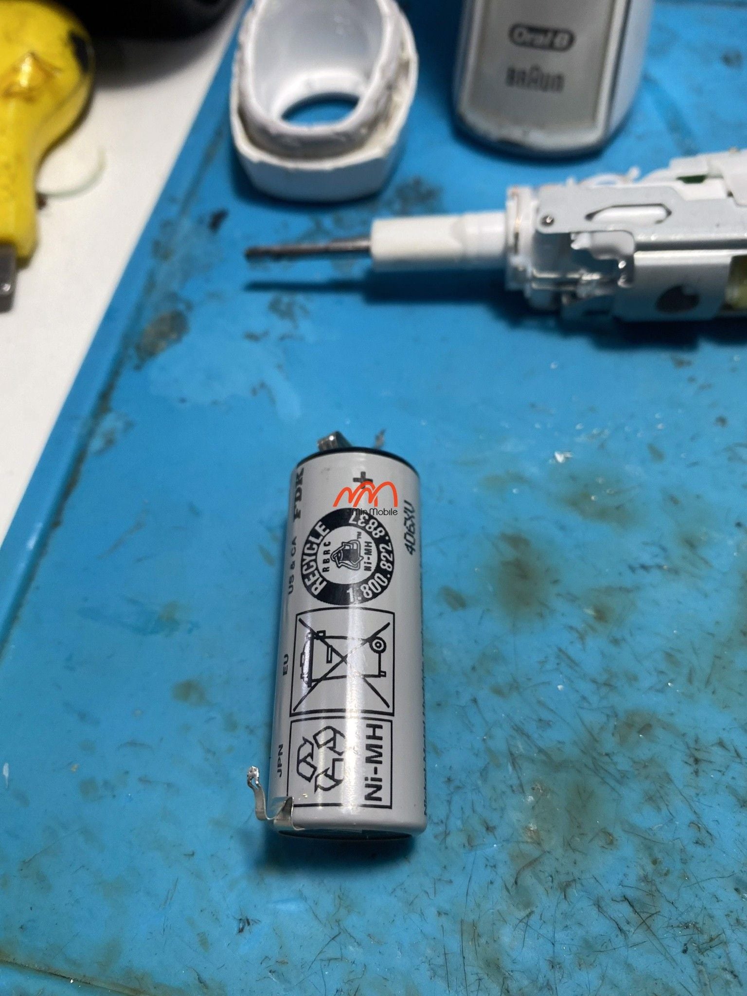 Thay Pin Bàn Chải Điện Oral B Pro 6000 – Min Mobile