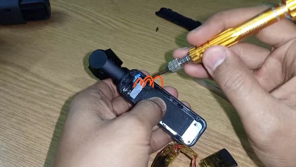 Thay Pin Gimbal Feiyu Pocket 3 – Min Mobile