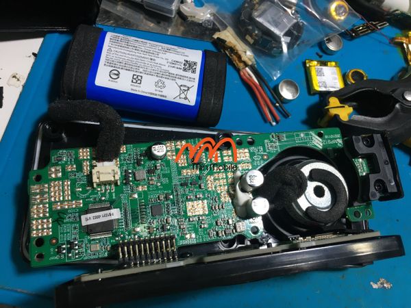 Thay Pin Loa Marshall Emberton II – Min Mobile