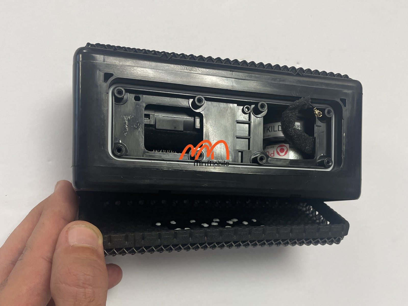 Thay Pin Loa Marshall Emberton II – Min Mobile