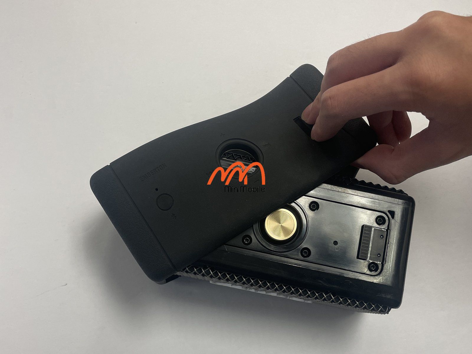 Thay Pin Loa Marshall Emberton II – Min Mobile