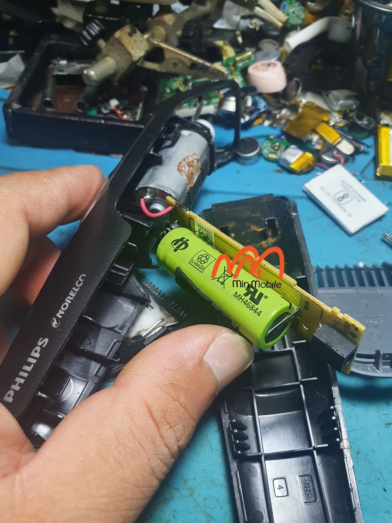 Thay Pin Tông Đơ Philips MG-3750 – Min Mobile