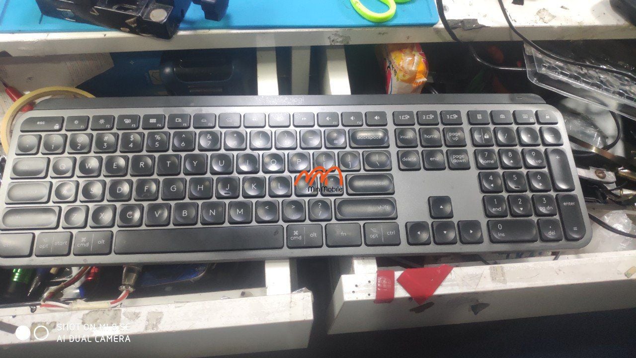 Thay Pin Bàn Phím Logitech MX KEYS YR0073 – Min Mobile