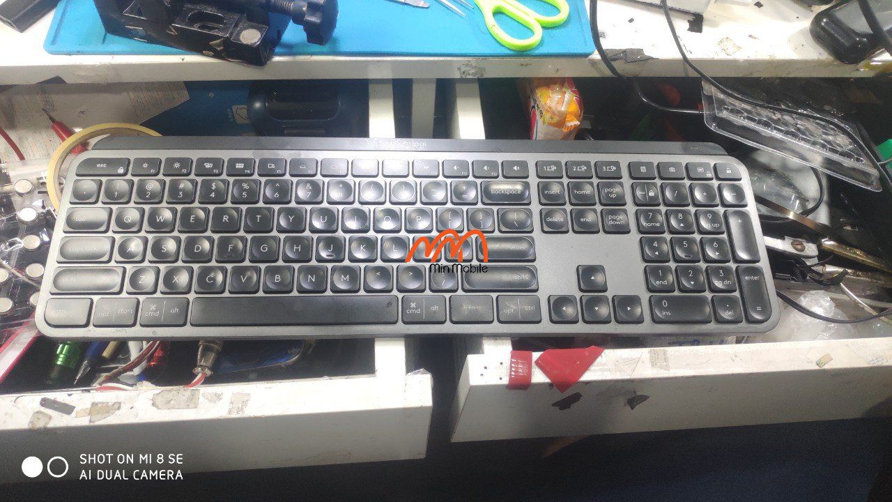Thay Pin Bàn Phím Logitech MX KEYS YR0073 – Min Mobile