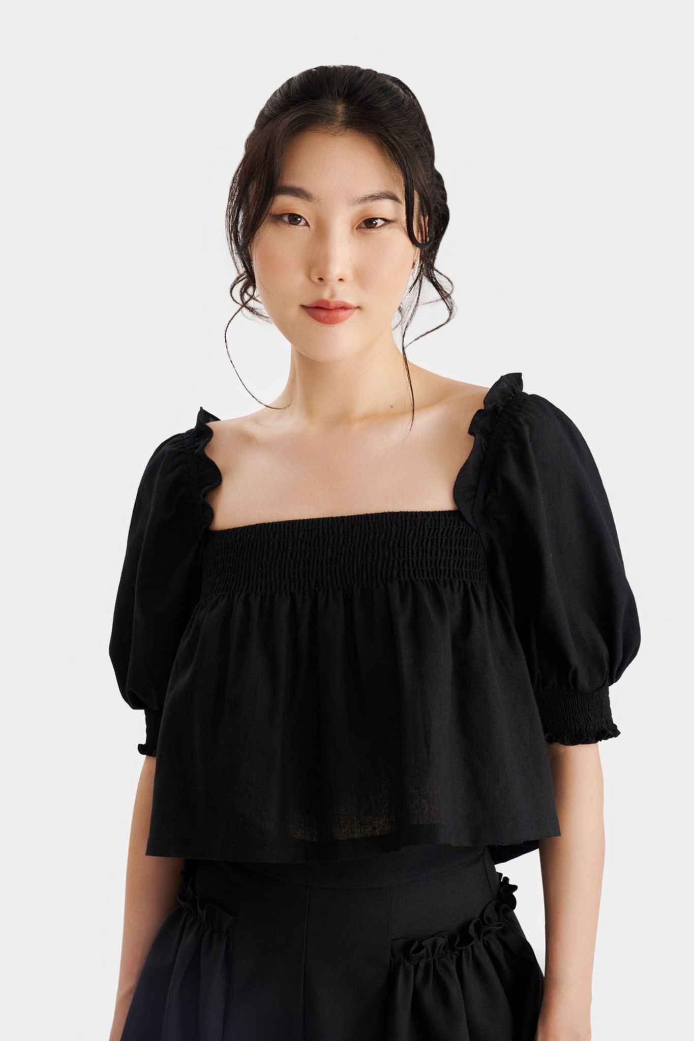 Ao kiểu crop form rộng cổ vuông nhún thun tay phồng – MARC