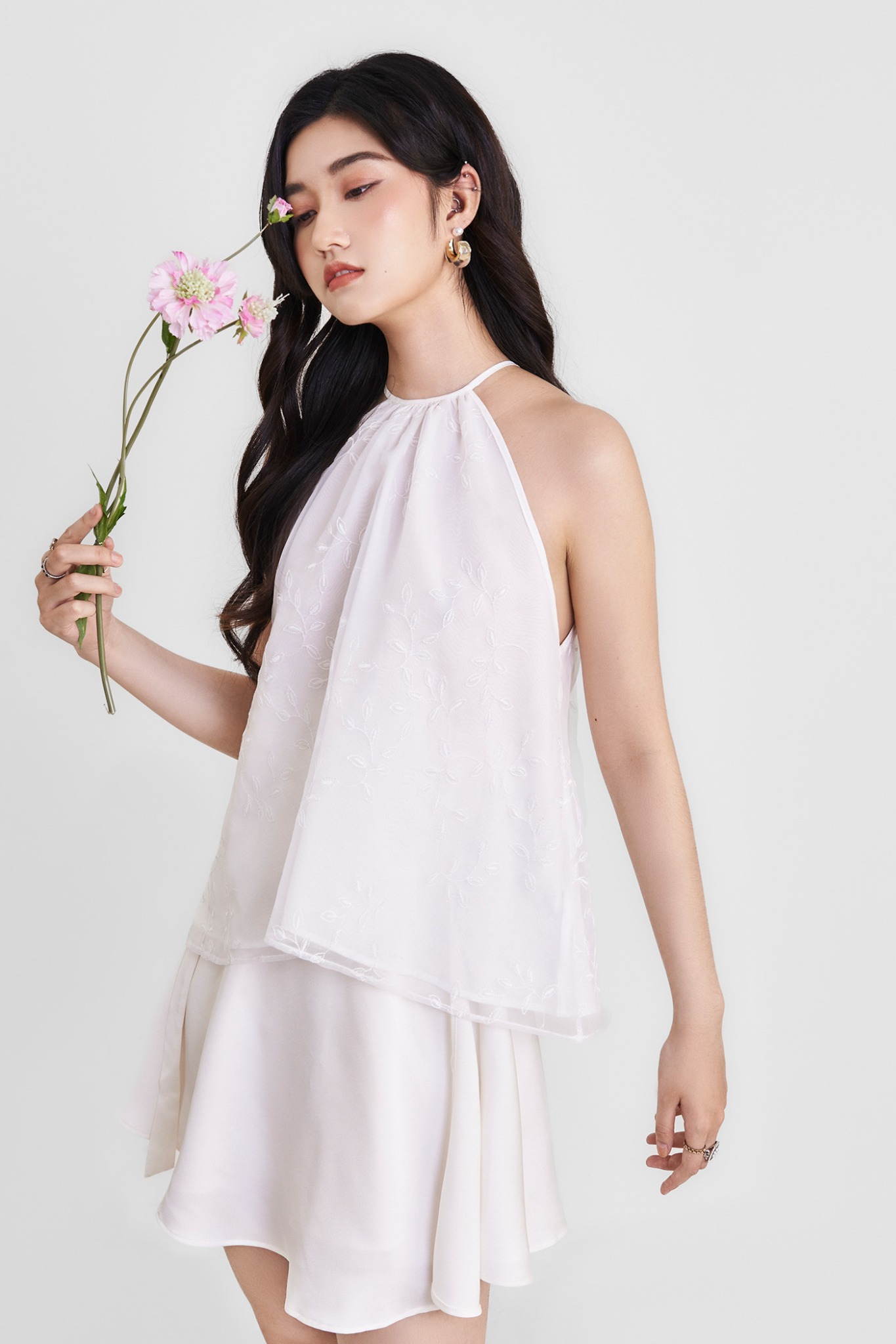 Áo yếm vải sheer thêu hoa – MARC