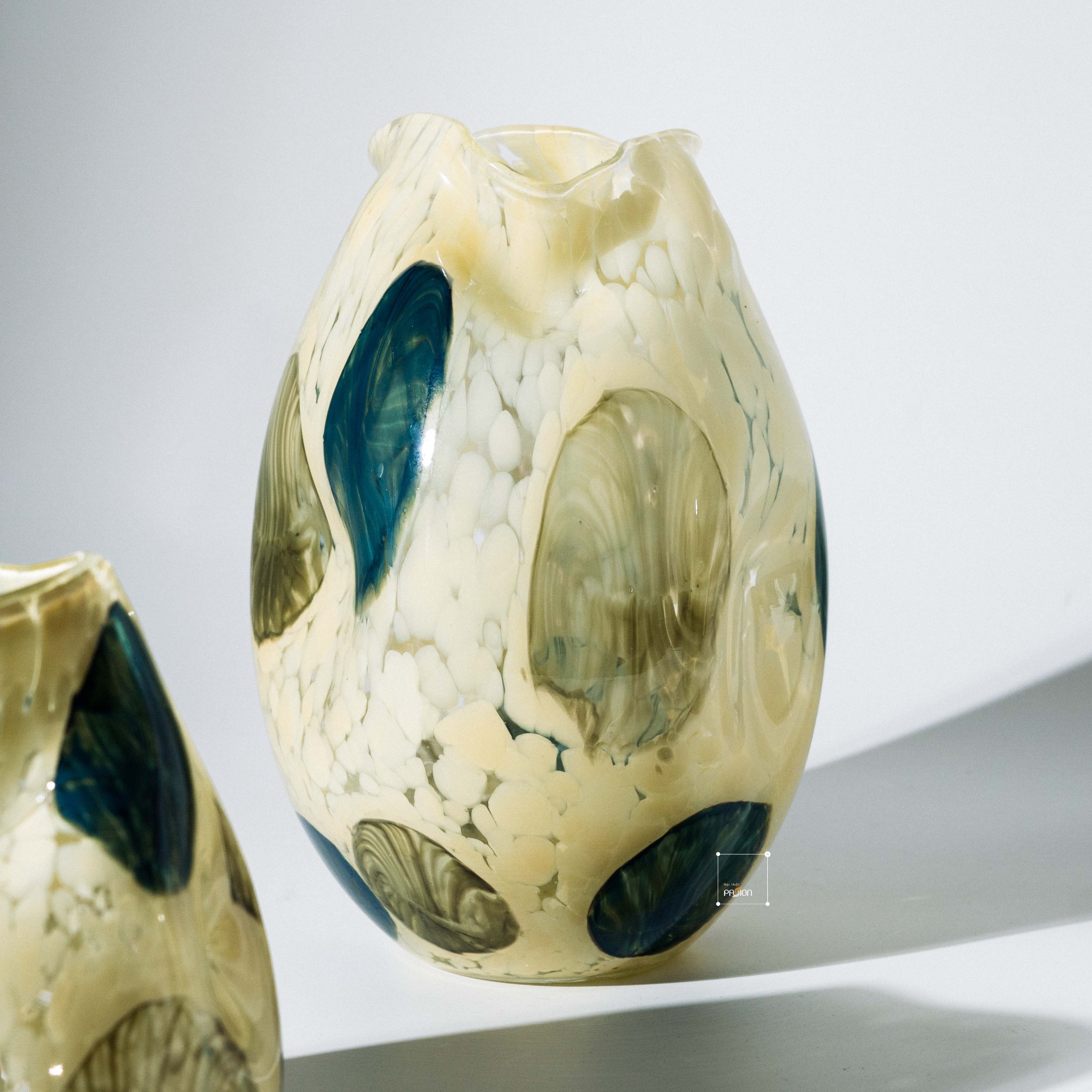 Bình Hoa Thủy Tinh Kết Cấu Lưới Xanh Lam Sang Trọng