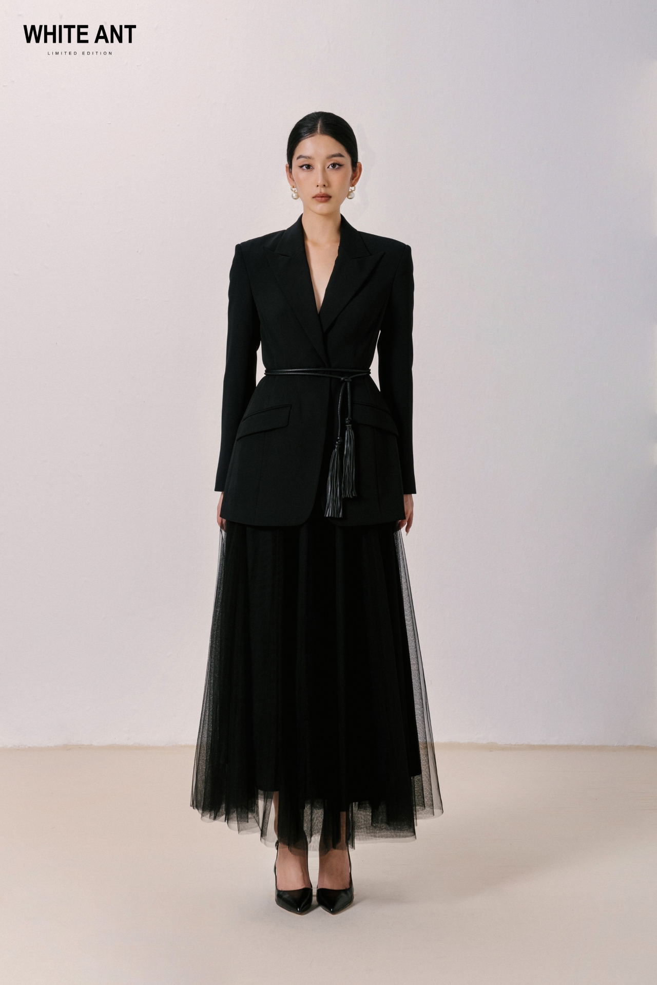 White Ant - Younger, more confident – WHITE ANT