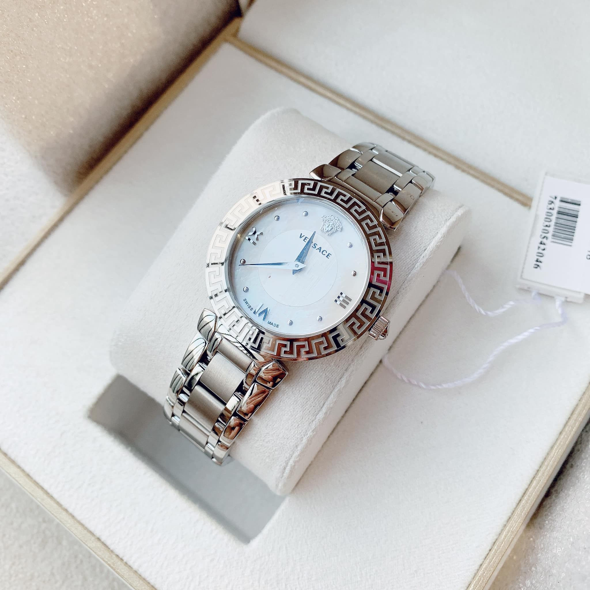 Versace Daphnis Quartz Mother Of Pearl Dial Silver Tone VE1601018 35mm ...