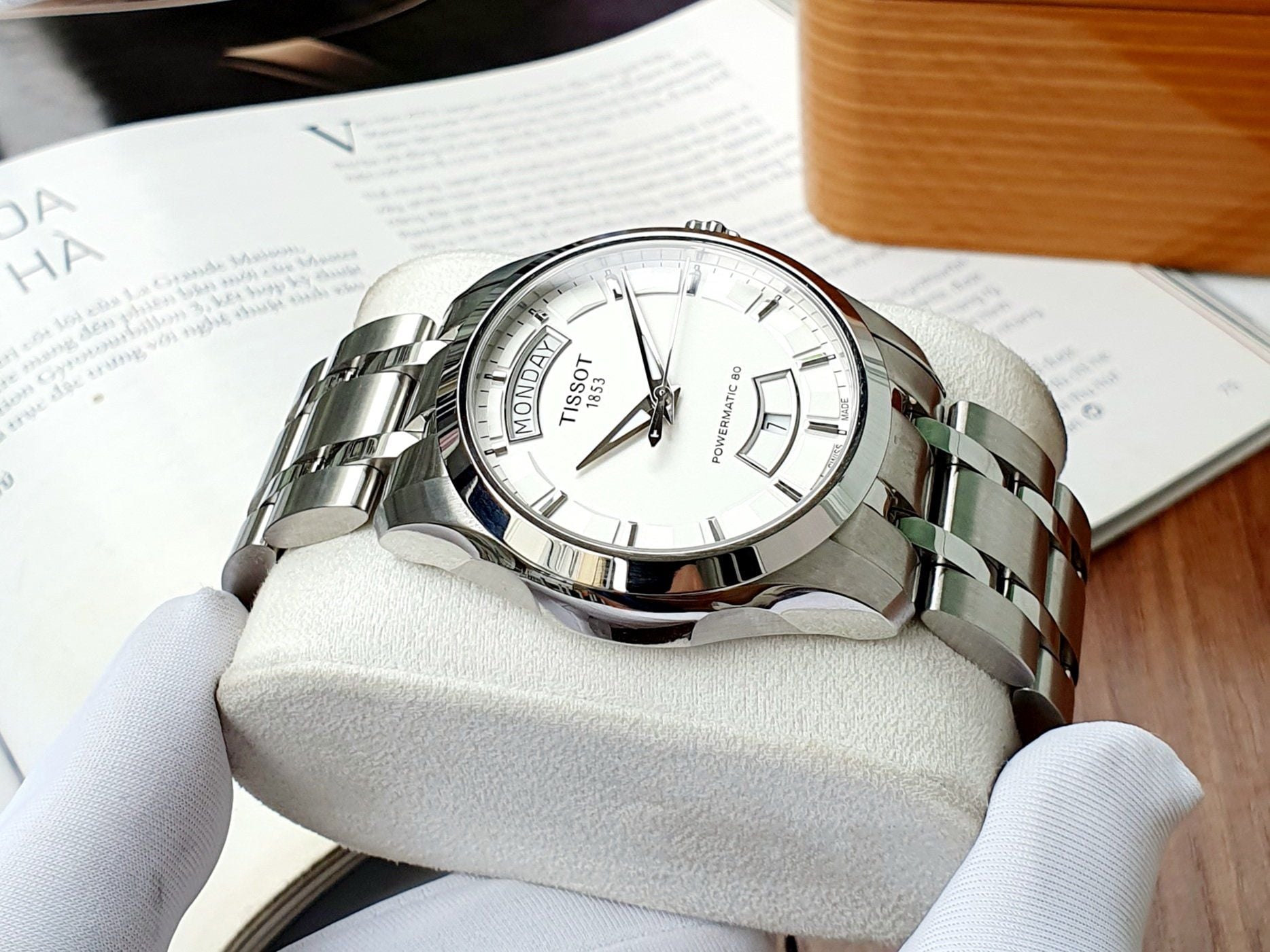 Tissot Couturier DayDate White - T035.407.11.031.00 ( T0354071103100 ...