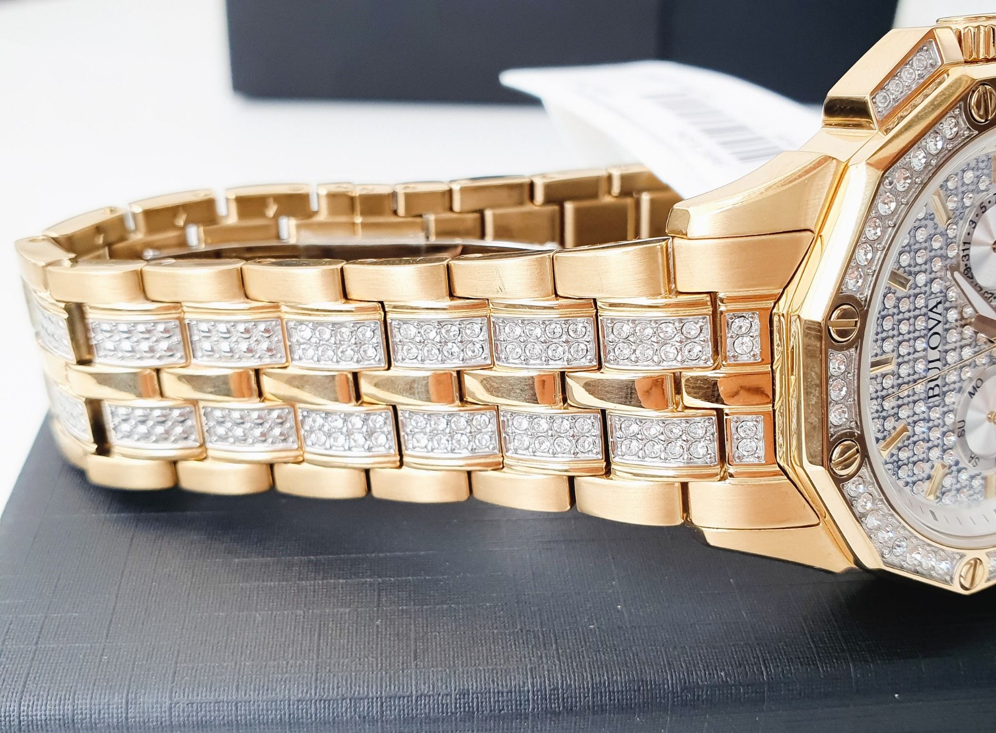 Bulova Crystal 98C126 – PhongWatch