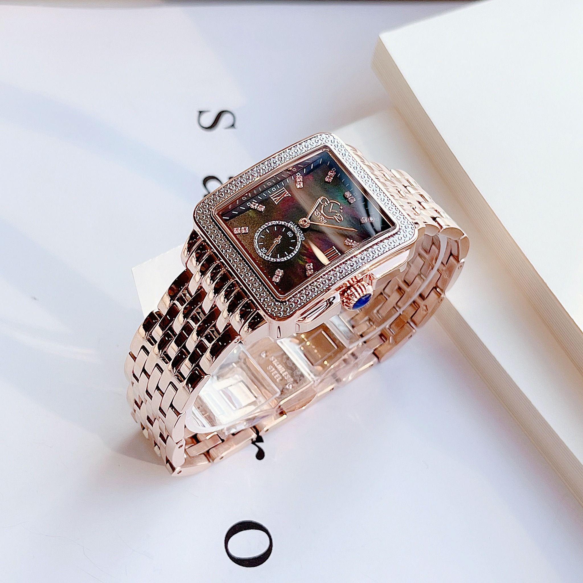 GV2 by Gevril 9250B Women's Bari Swiss Quartz Diamond Watch – PhongWatch